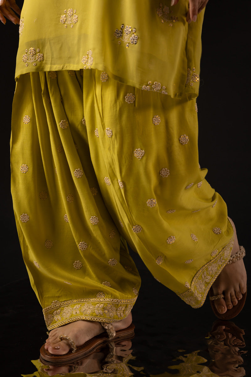 Phool Panni Embroidered Set – GENERATION