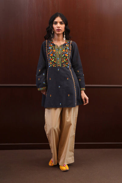 Embroidered Tops – GENERATION